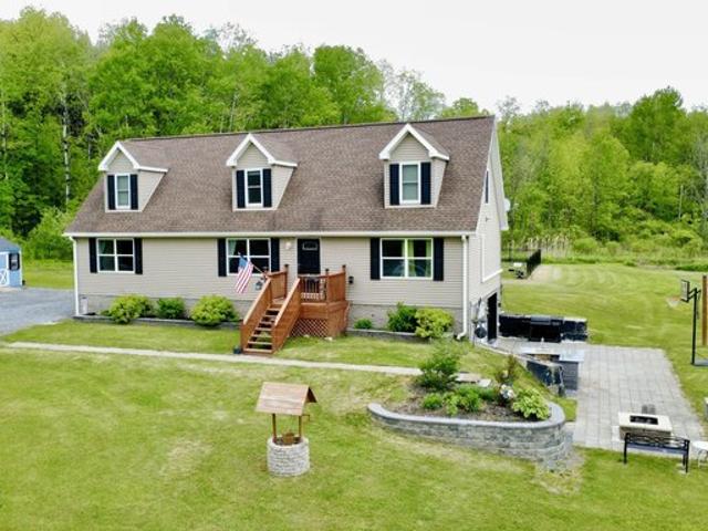 170 Sullivan Rd, Esperance, NY 12066