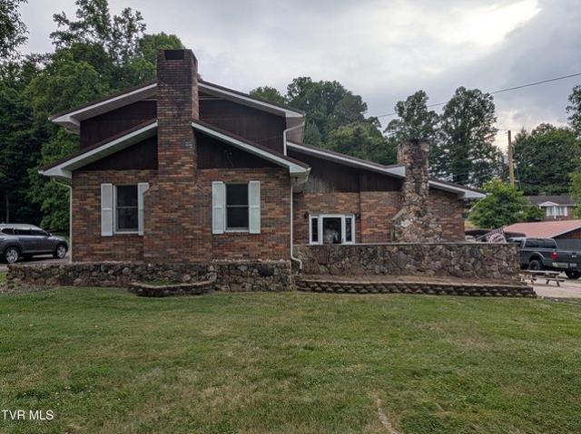 170 Pleasant Dr, Clintwood, VA 24228