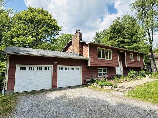 170 Raymond Rd, Colchester, VT 05446