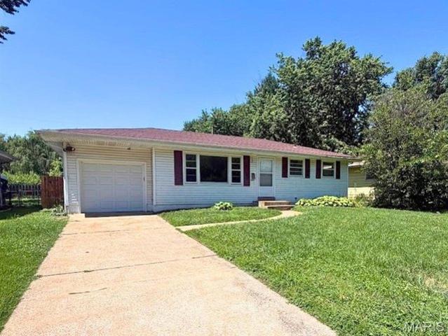 170 Ruth Dr, Florissant, MO 63031