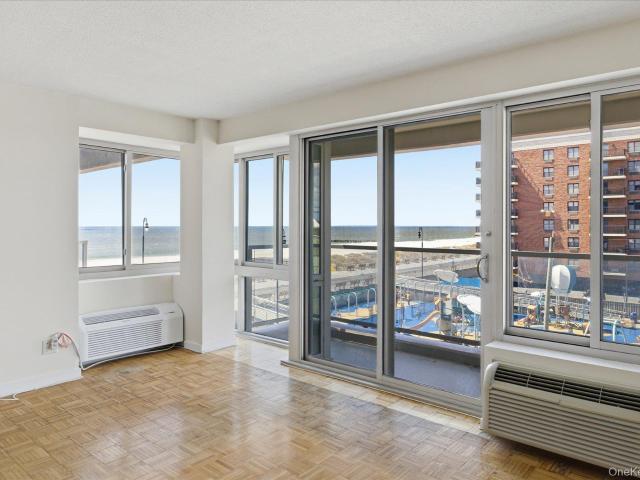 170 W Broadway 4H