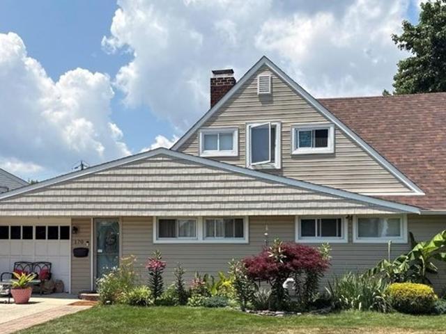 170 Tardy Ln S, Wantagh, NY 11793