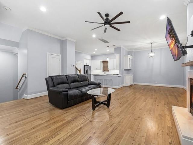 1714 Ovid St Apt C, Houston, TX 77007