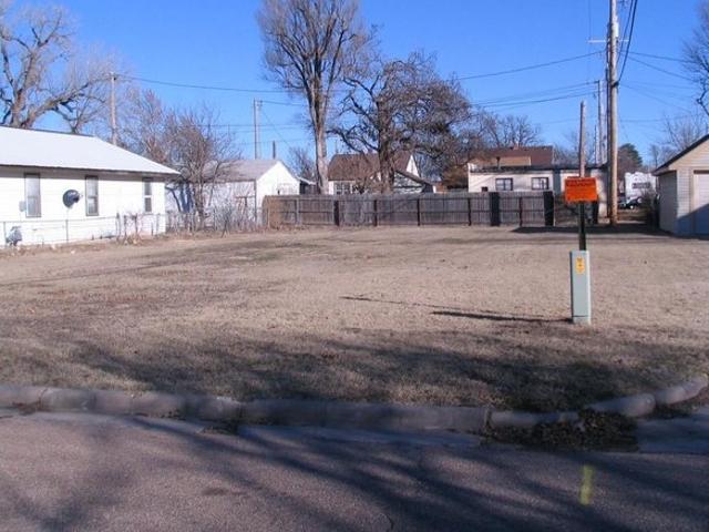 1714 Adams St, Great Bend, KS 67530