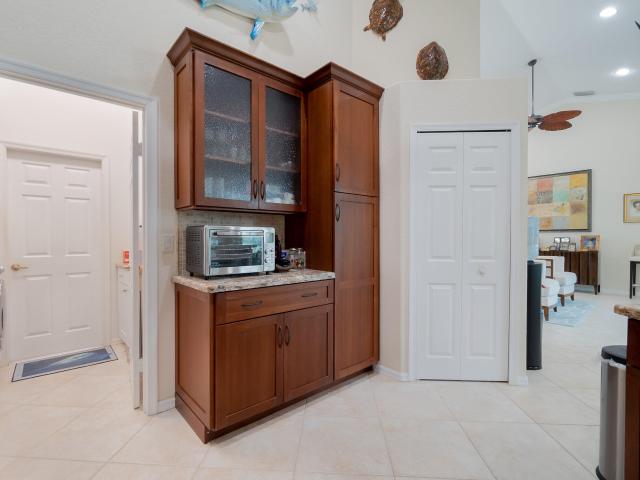 1714 Coconut Dr, Fort Pierce, FL 34949 | MLS #R11163