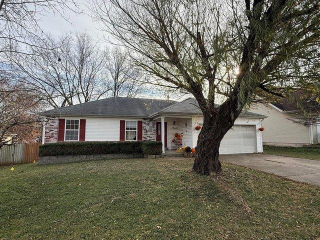 1714 E Lee St, Republic, MO 65738