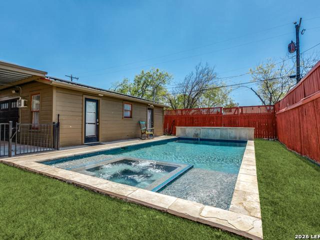 1714 W Summit