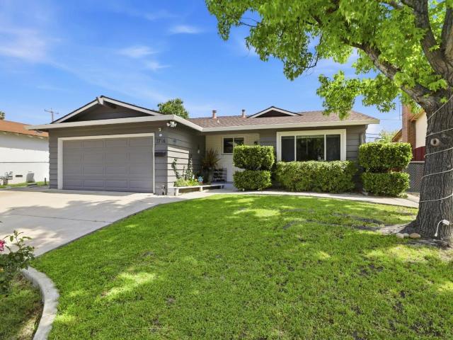 1714 Woodridge Way