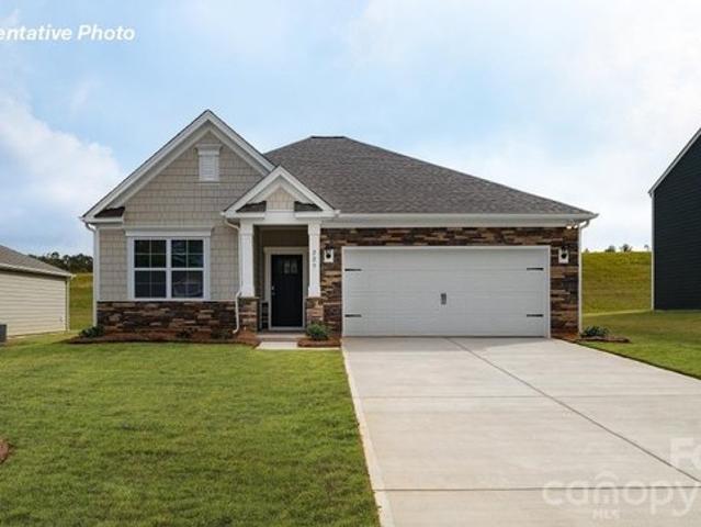 1714 7th Street Dr NE, Hickory, NC 28601