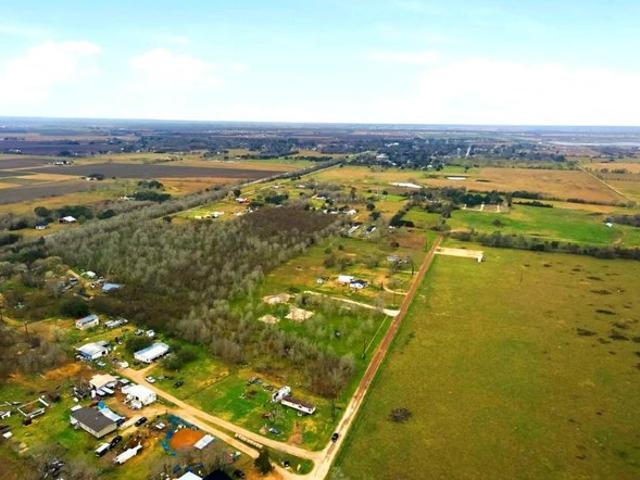1714J Newz Ln, Wallis, TX 77485