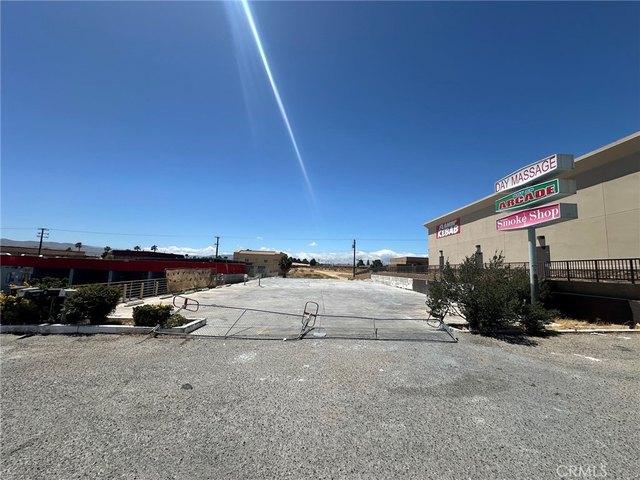 17153 Bear Valley Rd, Hesperia, CA 92345