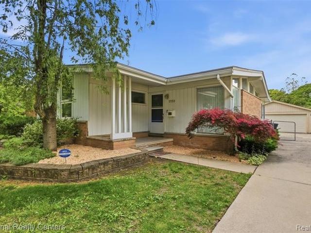 17159 Rougeway St, Livonia, MI 48152