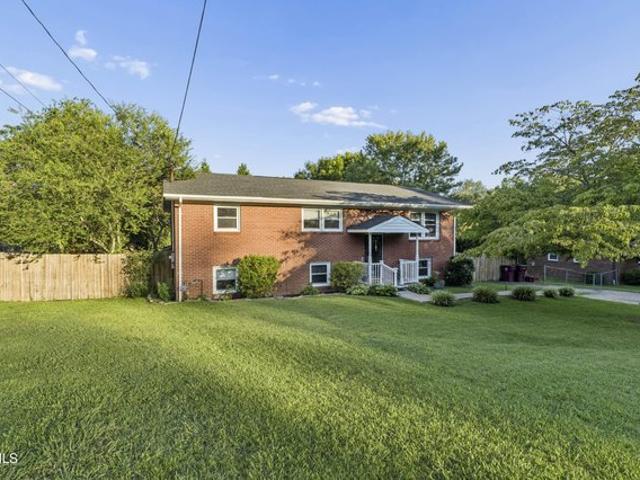 1715 McClellan Dr, Johnson City, TN 37604