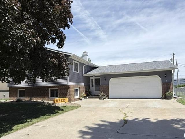 1715 Meadow Lark Dr, Galesburg, IL 61401