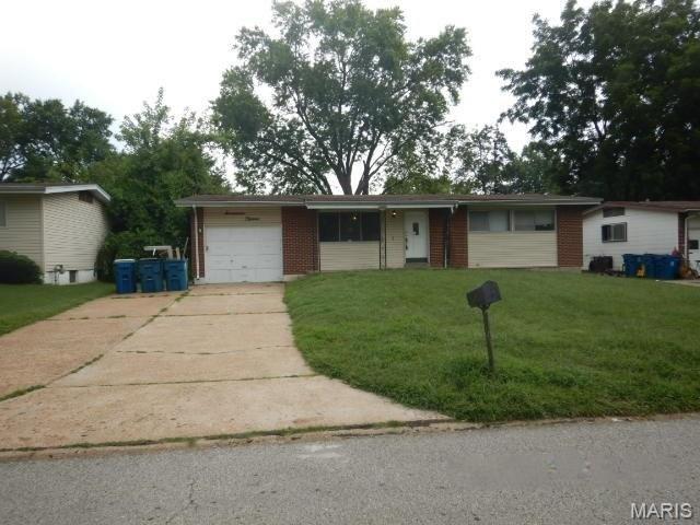 1715 Beecher Dr, Saint Louis, MO 63136