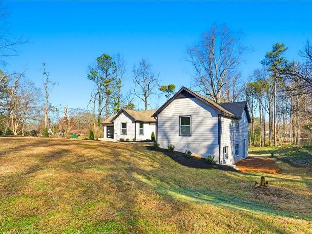 1715 Crestline Drive NE