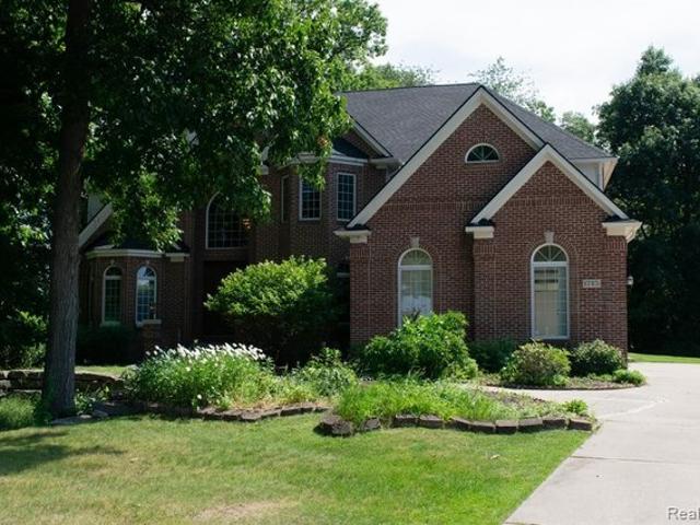 1715 Hamilton Dr, Bloomfield Hills, MI 48302