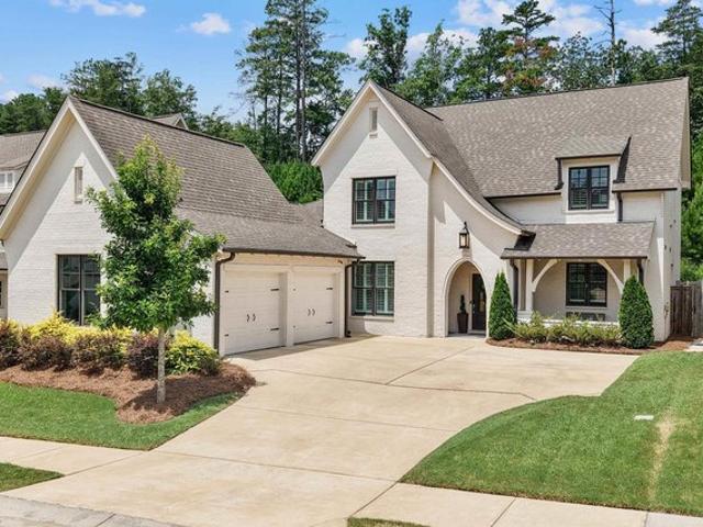 1715 Helen Ridge Dr, Vestavia Hills, AL 35242