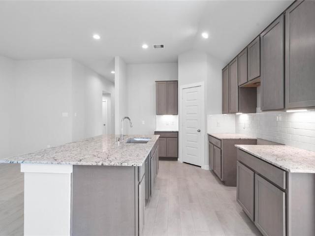 1715 Pecan Woods
