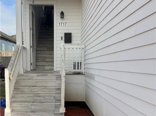1715 1 N Robertson Street # 1717