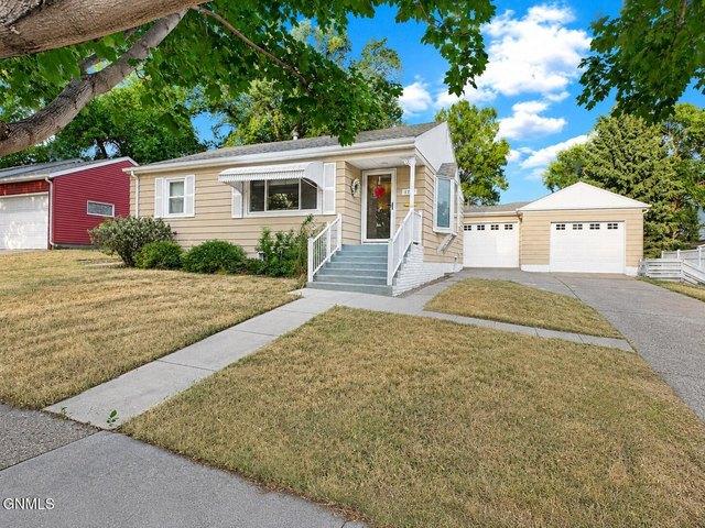 1715 6th St N, Bismarck, ND 58501