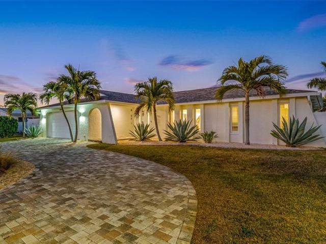 17161 2nd St E, North Redington Beach, FL 33708
