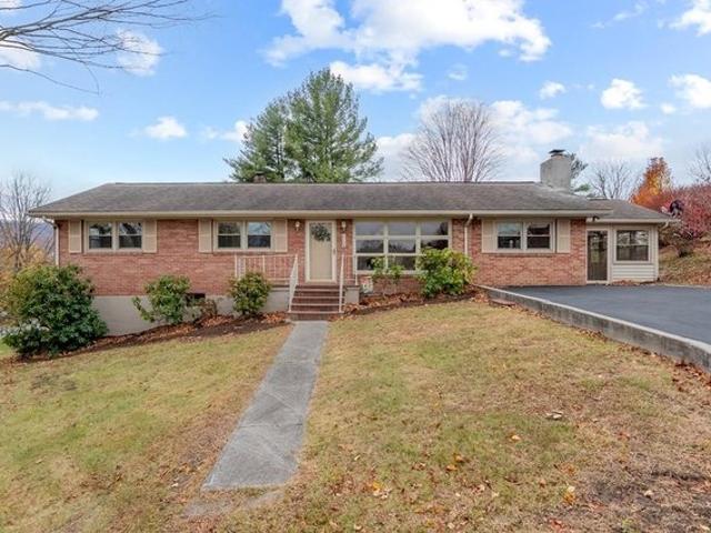 1716 Monte Vista Dr, Pulaski, VA 24301