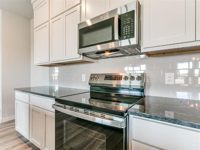 1716 Oak Way