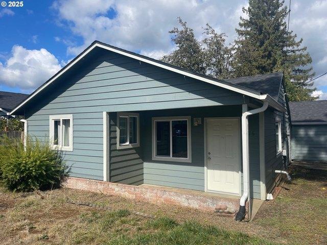1716 Adams Ave, Cottage Grove, OR 97424