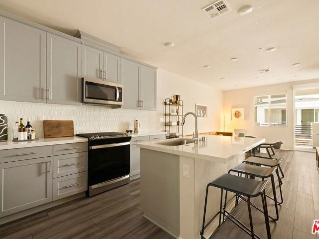 1716 Cayton Loop