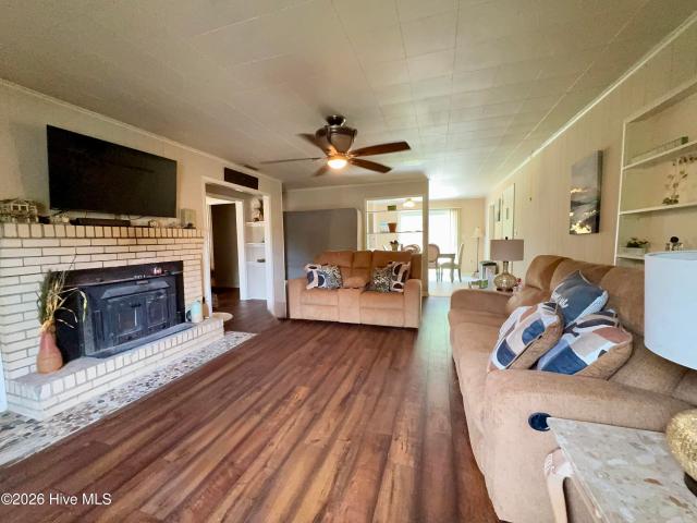 1716 Crescent Drive