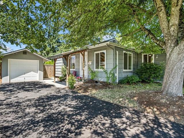 1716 G St, Springfield, OR 97477