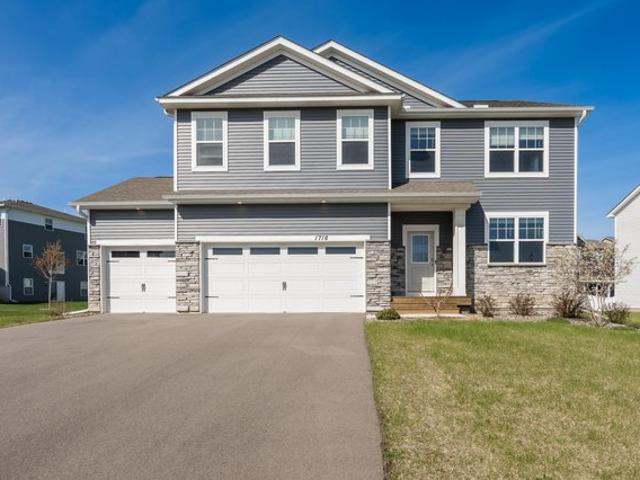 1716 Rainier Dr, Shakopee, MN 55379