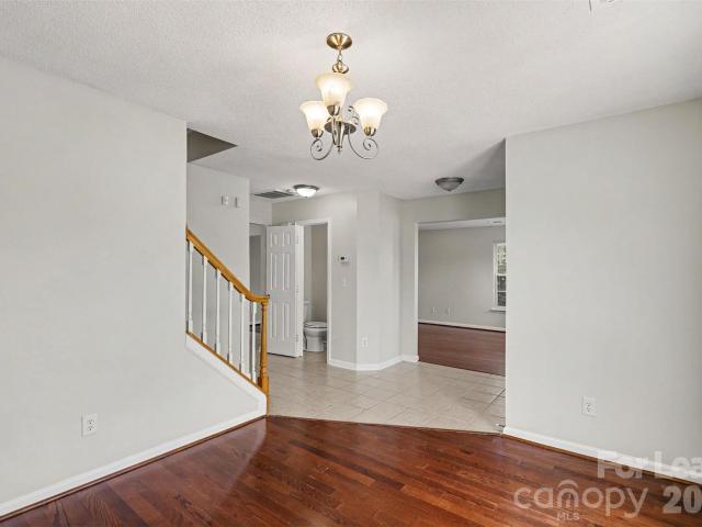 1716 Starling Court