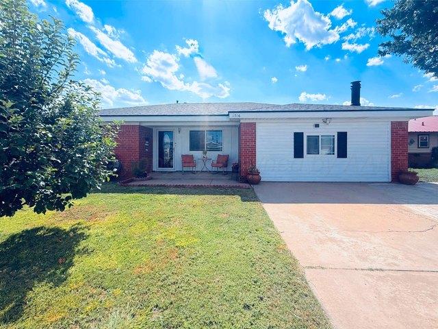 1716 Sunset Ave, Dumas, TX 79029
