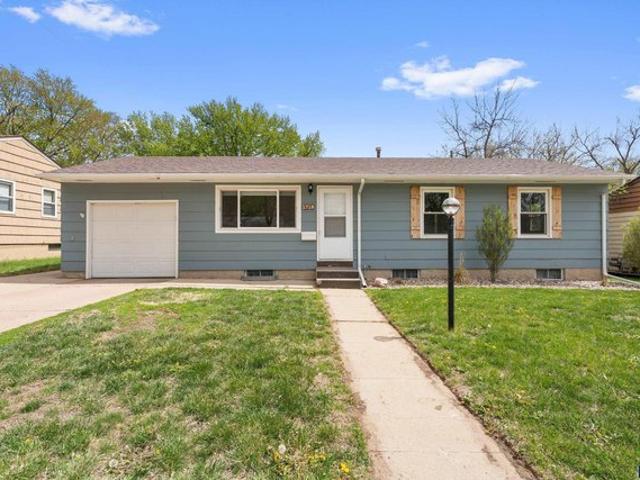 1716 S Olive Dr, Sioux Falls, SD 57103