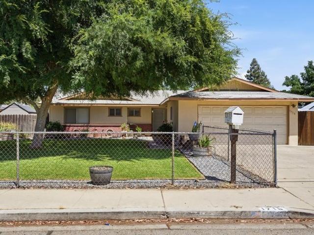 1716 S Santa Fe St, Visalia, CA 93292