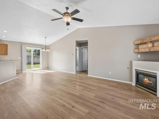 1716 W Plum Court