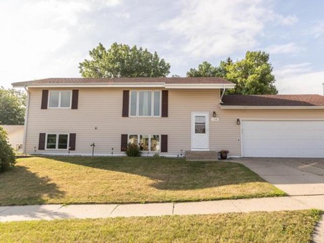 1716 9th Ave SE, Mandan, ND 58554
