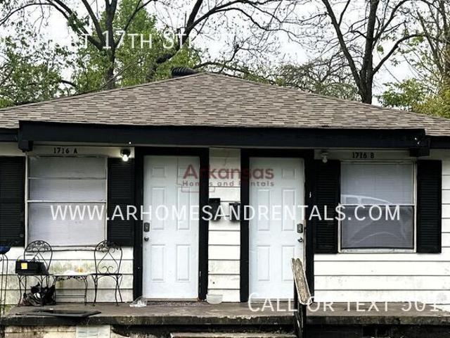 1716B W. Short 17th Street | 2 Bedrooms | 1 Bathroom ~ 1/2 Off 1st Month's Rent Special!