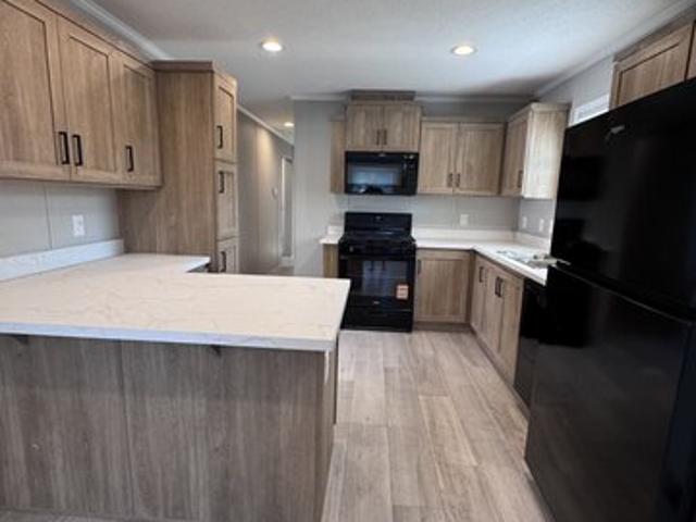17175 Bolingbrook St, Macomb, MI 48044