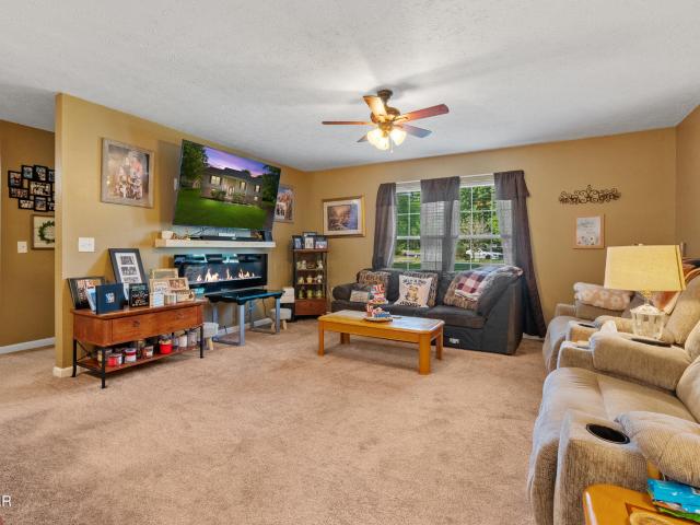 1717 Meadow Ridge Circle