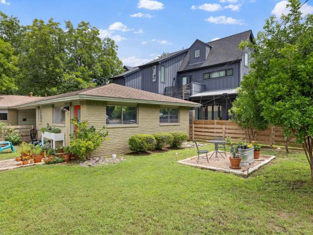 1717 Bluebonnet Ln