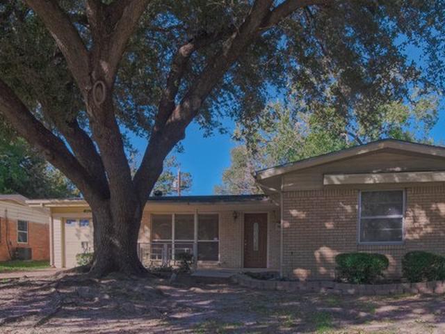 1717 Briarwood Ln, Irving, TX 75061
