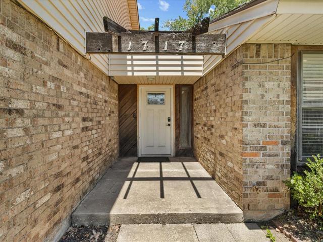1717 Crest Circle