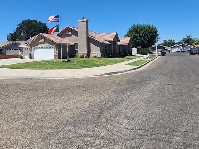 1717 E Ash Ave, Tulare, CA 93274
