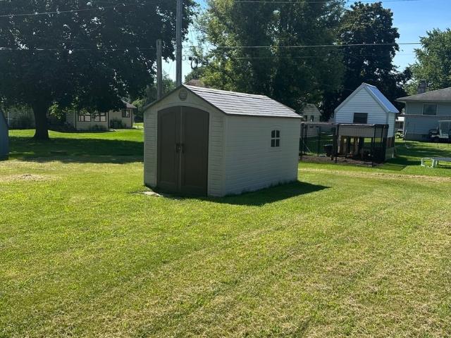 1717 e lawn