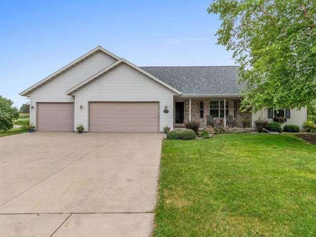 1717 Emerald Dr, Green Bay, WI 54311