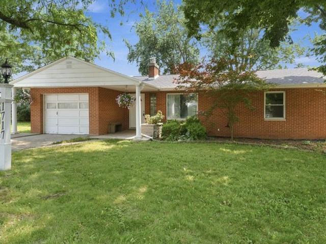 1717 Graham Dr, Fort Wayne, IN 46818