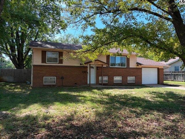 1717 Ida St, Hutchinson, KS 67502